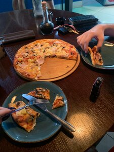 Tokyo (бульвар Старшинова No:19А, Феодосия), suşi restoranı  Feodosya'dan (Kefe'den)