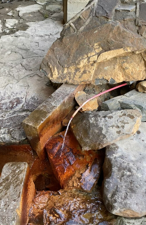 Pınar, çay Spring, stream, Karaçay‑Çerkez Cumhuriyeti, foto