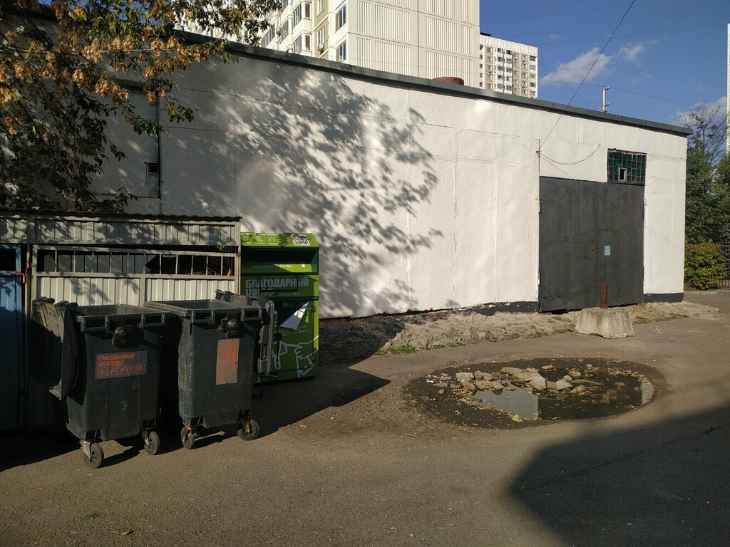 Yardım toplama noktası Благодарный шкаф, Moskova, foto