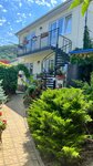 Guest House U Dmitriya (Chernomorskaya ulitsa No:15, selo Olginka), otel  Krasnodarski krayından