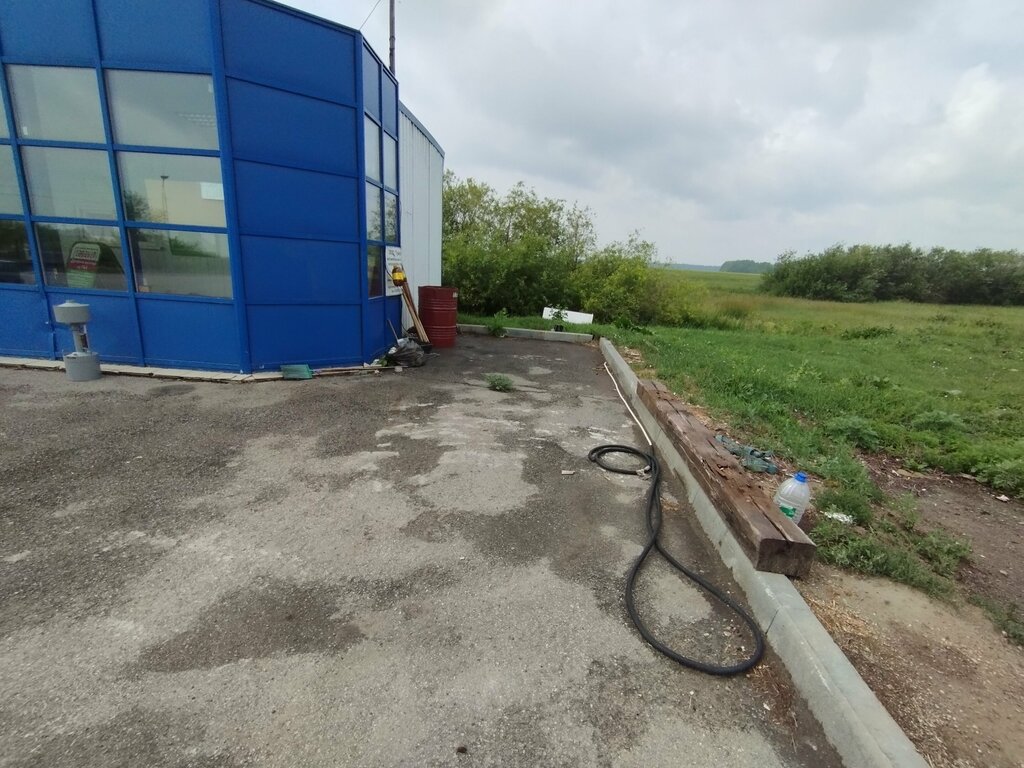 Benzin istasyonu Caravan, Kurganskaya oblastı, foto