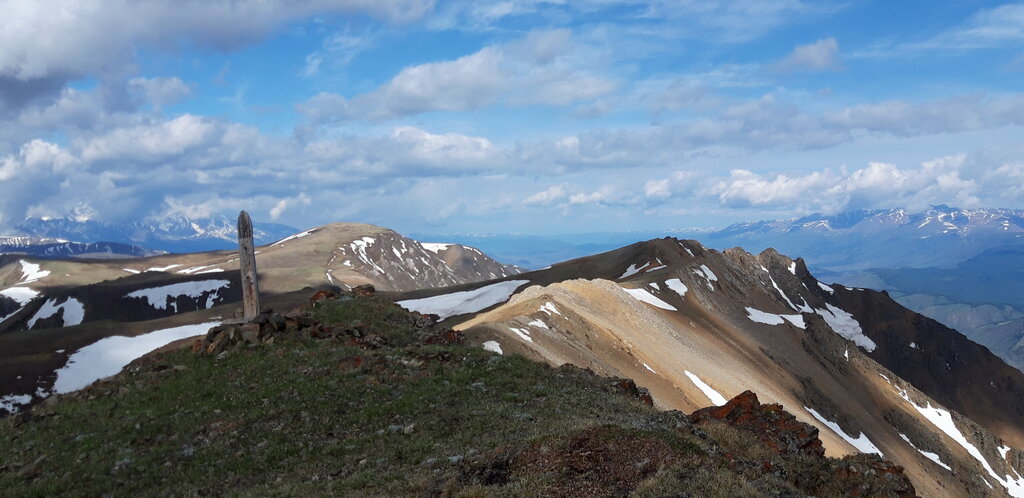 Dağ zirvesi Гора Сукор, Altay Cumhuriyeti, foto
