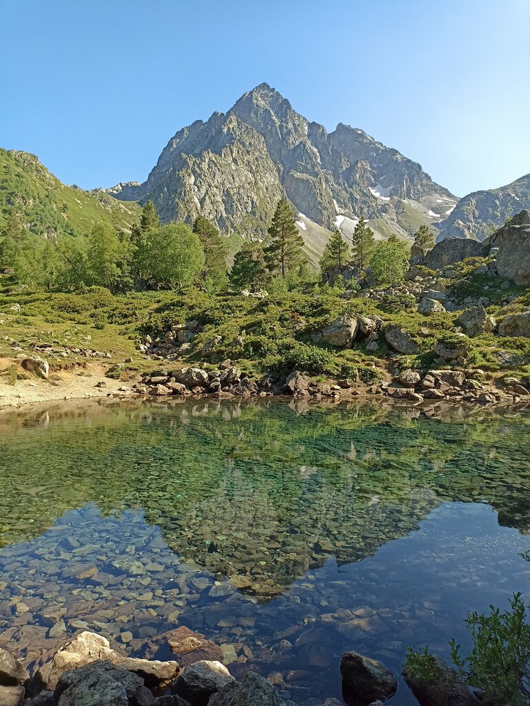 Dağ zirvesi Скала Орлёнок, Karaçay‑Çerkez Cumhuriyeti, foto