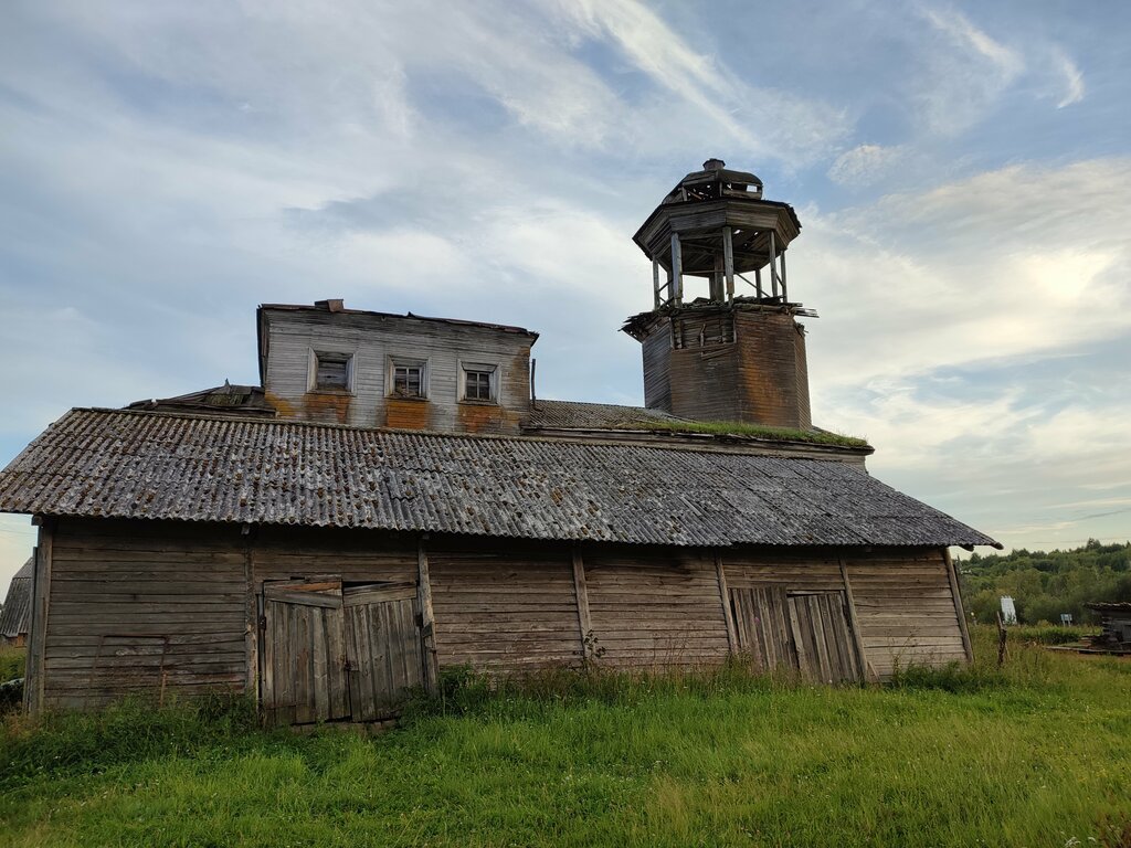 Ortodoks kiliseleri Tserkov Rozhdestva Khristova V Ust-Puye, Arhangelskaya oblastı, foto