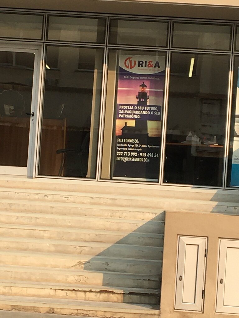 Aracı şirketler Internacional Seguros, Loanda, foto