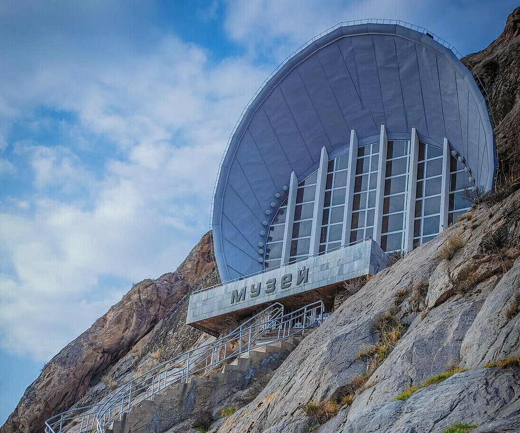 Dağ zirvesi Sülayman Dağı, Osh, foto