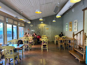 Pelmesh (St. Petersburg Avenue No:60), kantin, yemekhane  Peterhof'tan
