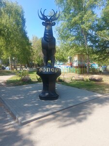 Медведи, указатель в Барнаульский зоопарк (Altai Territory, Barnaul, Georgieva Street), park, sokak heykeli  Barnaul'dan