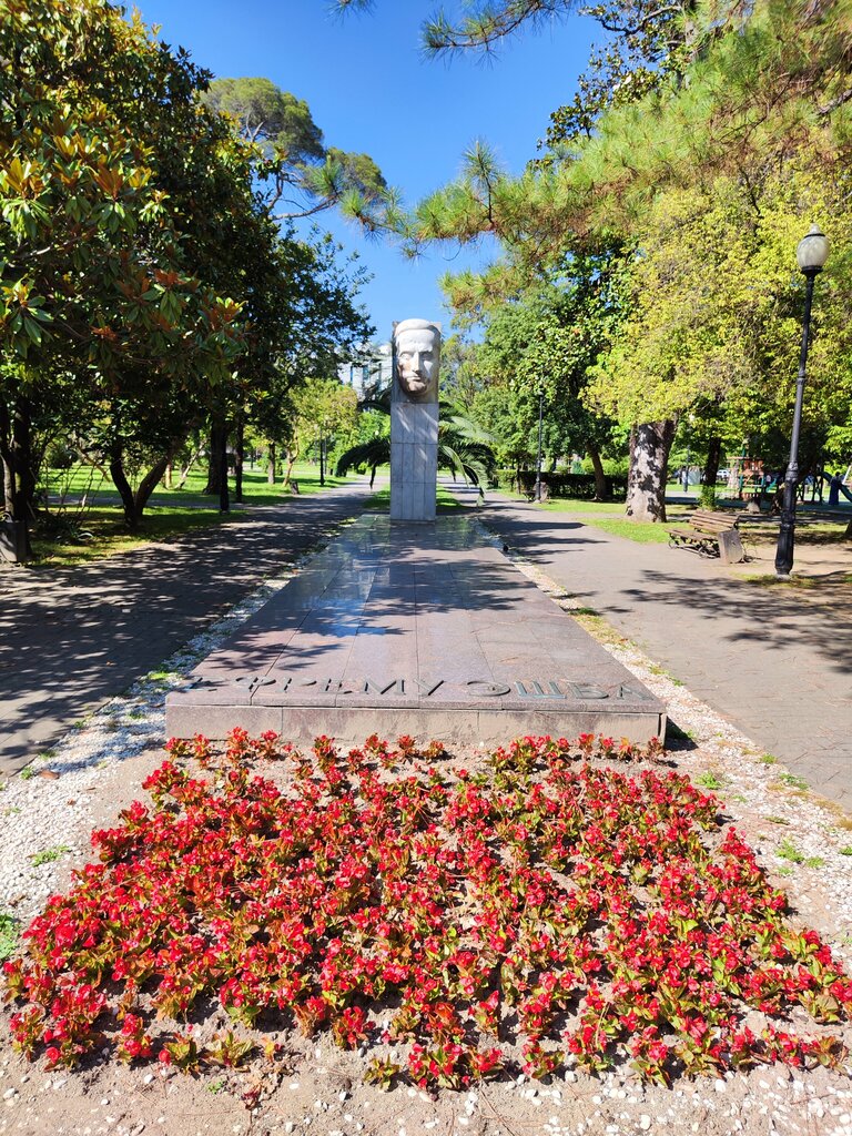 Park, sokak heykeli Е.А. Эшба, Suhum, foto