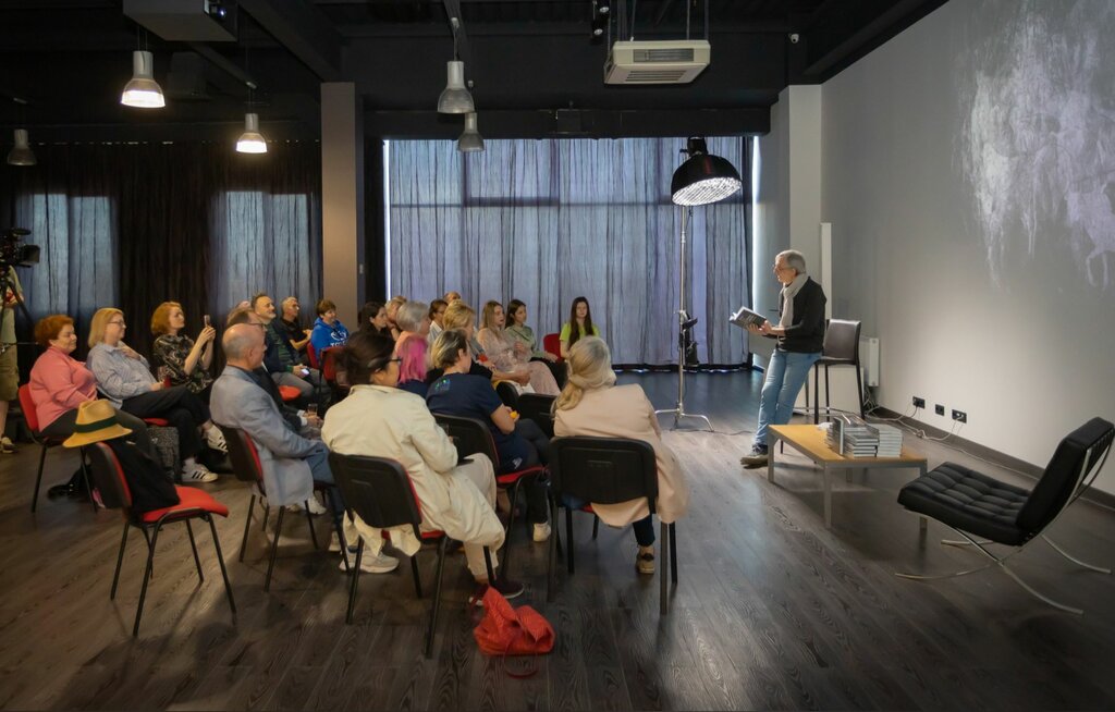 Sergi salonları, galeriler Galereya Antonov, Yekaterinburg, foto