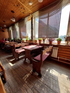 Русская застава (Khanty-Mansi Autonomous Area, mezhselennyye territorii Nefteyuganskogo munitsipalnogo rayona), kafe