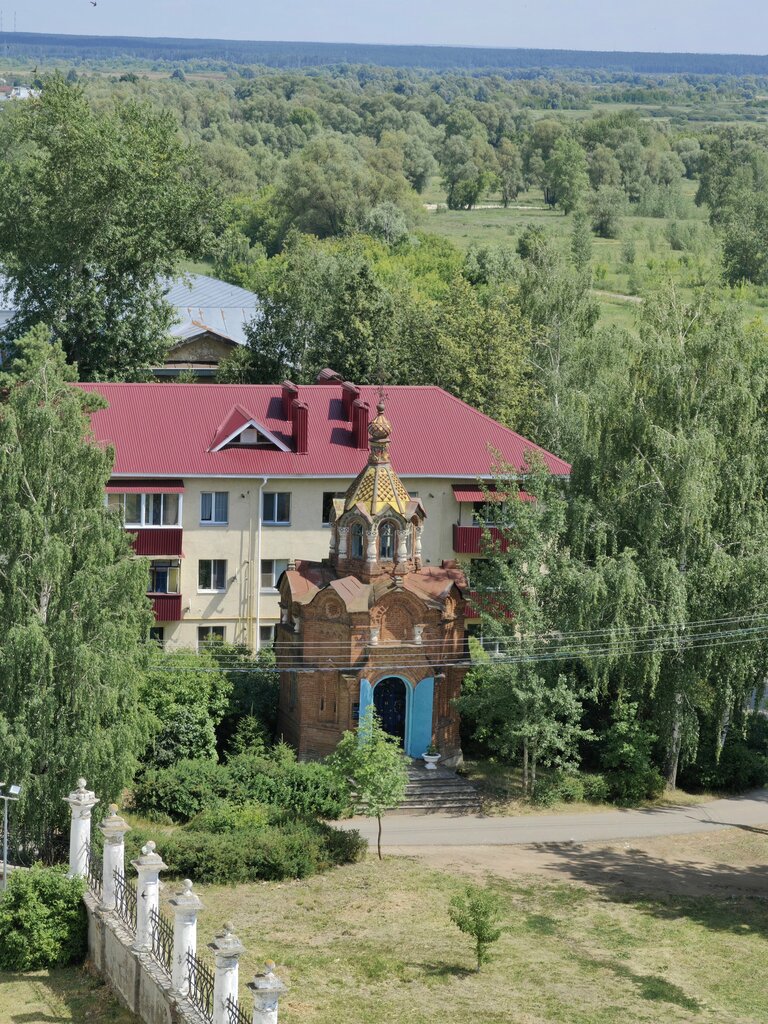 Şapel, haç anıtı Chasovnya Aleksandra Nevskogo V Yelabuge, Alabuğa, foto