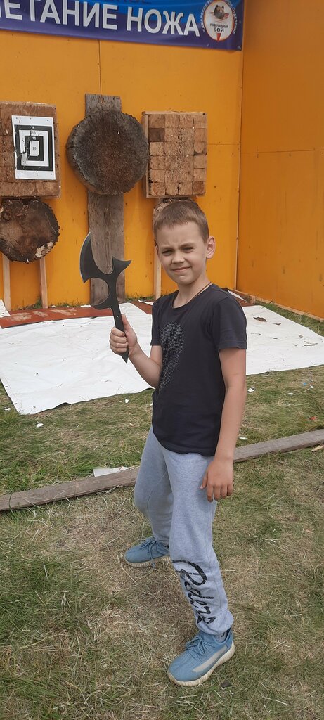 Park, sokak heykeli Табуретка, Samara, foto