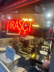 Tıraşçı Erkek Berberi (İzmir, Konak, Kültür Mah., Nevvar Salih İşgören Sok., 12B), berberler  İzmir'den