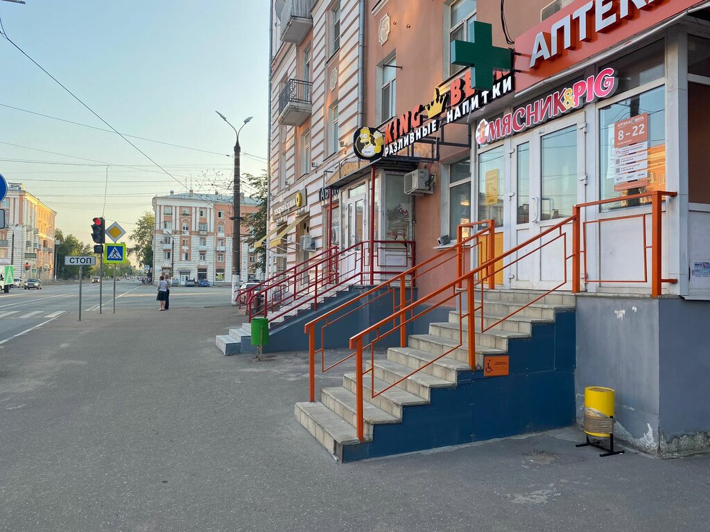 Kasap, şarküteri Мясник и Pig, Tver, foto