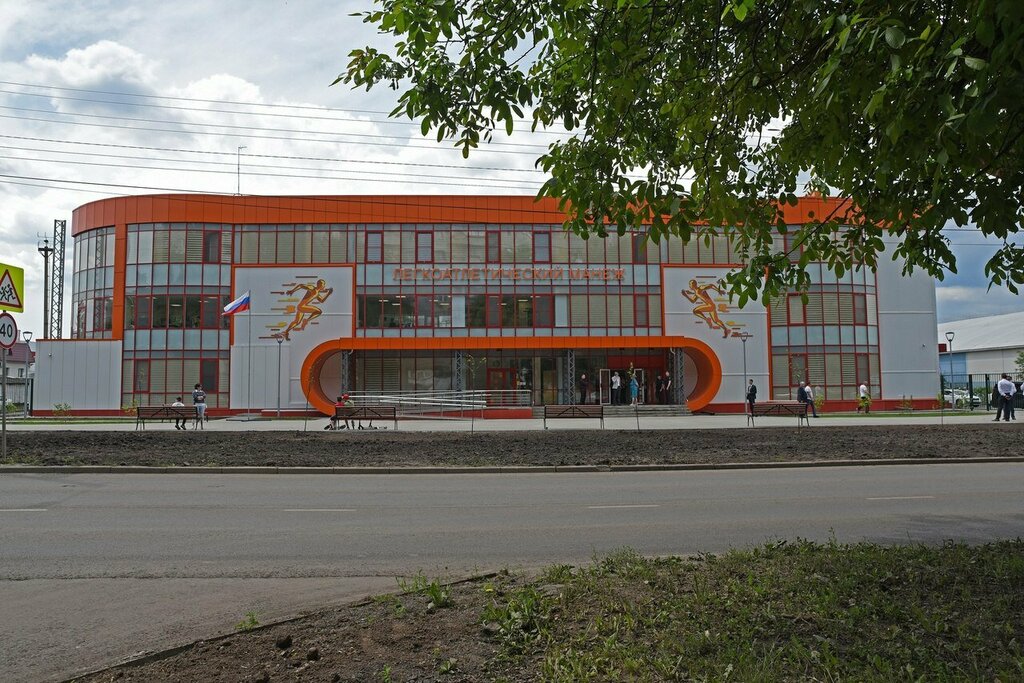 Çok amaçlı spor tesisleri Легкоатлетический манеж, Kursk, foto