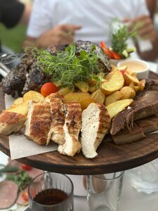 Островок (Kalinina Street No:50), kafe  Kurganinsk'ten