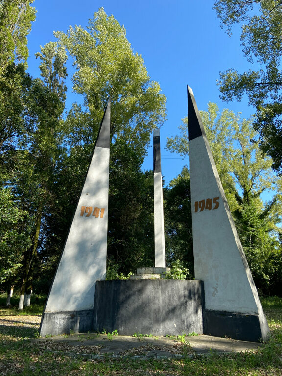 Anıt, heykel Мемориал Великой Отечественной войны, Gali, foto