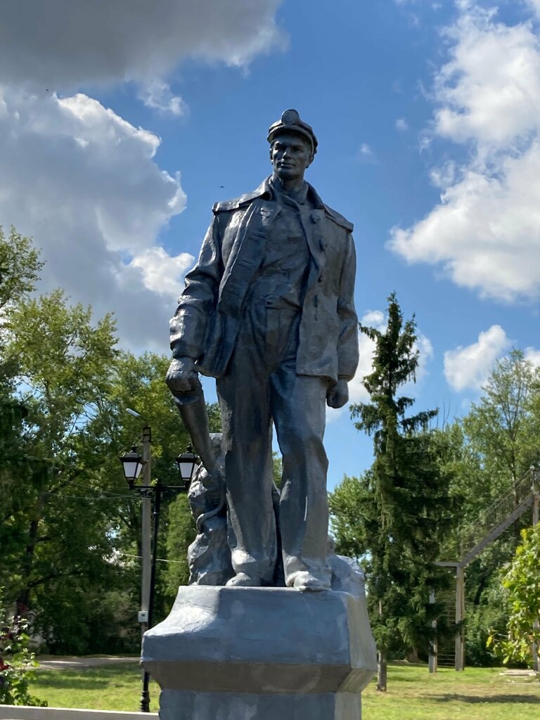 Park, sokak heykeli Шахтёр, Syzran, foto