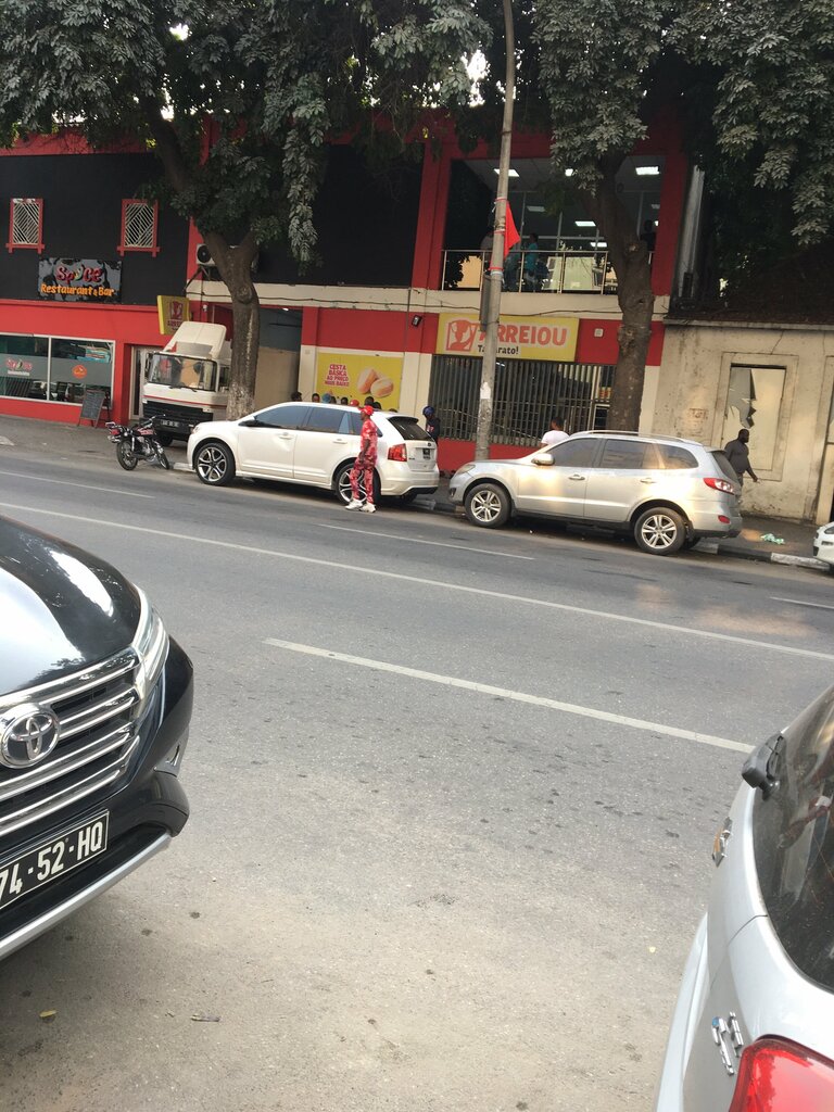 Süpermarket Arreiou Maianga, Loanda, foto