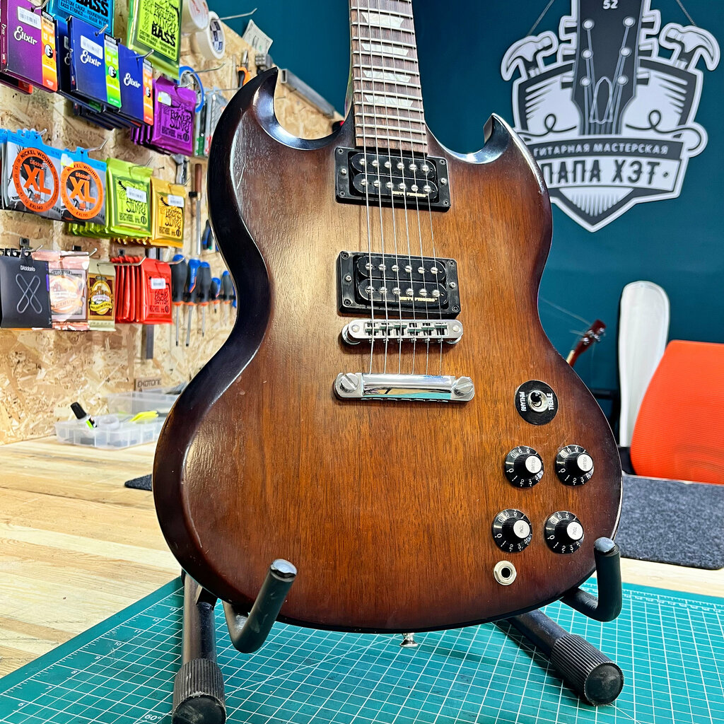 Müzik enstrumanların tamiri Papa Het, Nijni Novgorod, foto