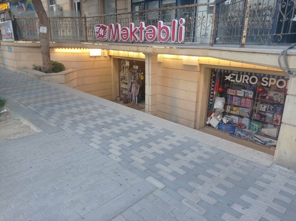 Spor mağazaları Məktəbli, Bakü, foto