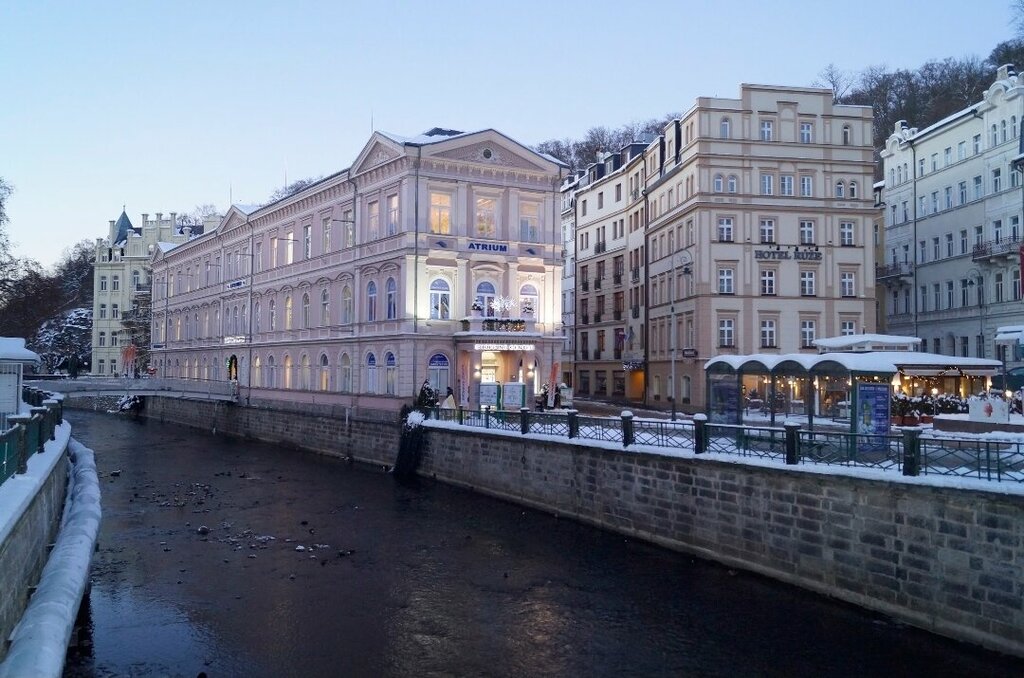 Alışveriş merkezleri Obchodní Dům Atrium, Karlovy Vary, foto