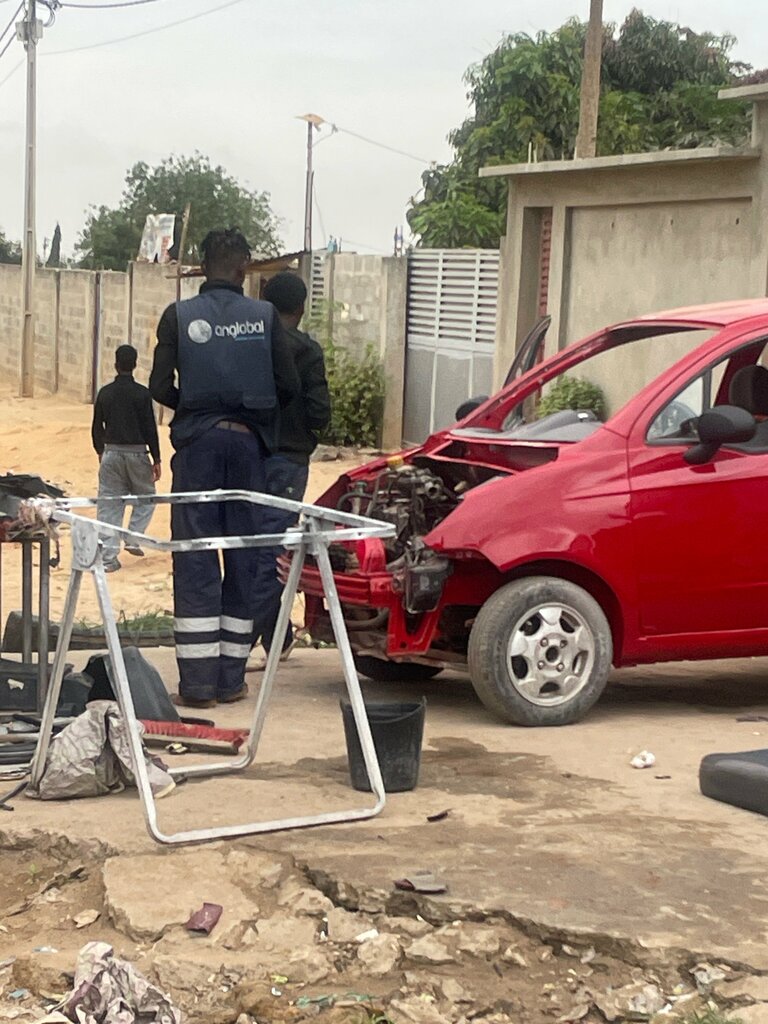 Otomobil servisi Oficina Kapambo, Loanda, foto