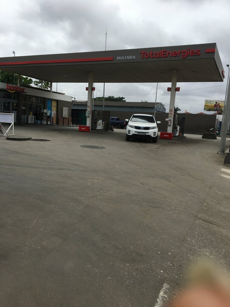Benzin istasyonu Posto de Abastecimento da Total, Loanda, foto