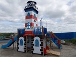 Маяк (Sverdlovsk Region, Beloyarskiy gorodskoy okrug, posyolok Rastushchiy, kottedzhny posyolok Alyye Parusa), oyun alanı  Sverdlovskaya oblastından