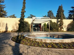 House of Flowers (Belgrade, Dedinje), anıt, heykel  Belgrad'dan