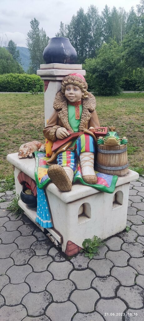 Park, sokak heykeli Емеля на печи, Mejdureçensk, foto