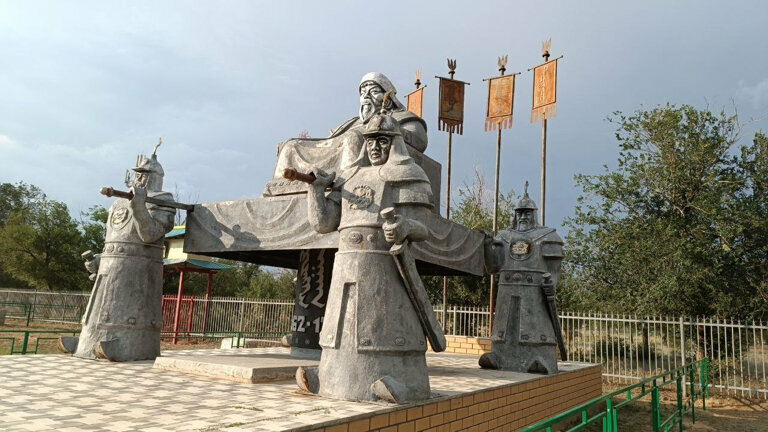 Anıt, heykel Потрясателю Вселенной Чингисхану, Kalmukya, foto