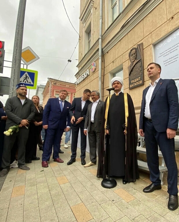 Anıt levhası, anıt taş Народному артисту Татарской АССР, певцу Рашиту Вагапову, Nijni Novgorod, foto