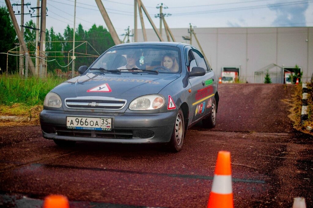 Sürücü kursları Перекресток, Vologda, foto