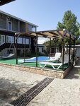 Guest House Oasis (Таврическая улица No:31, село Оленевка), otel  Kırım Cumhuriyeti'nden