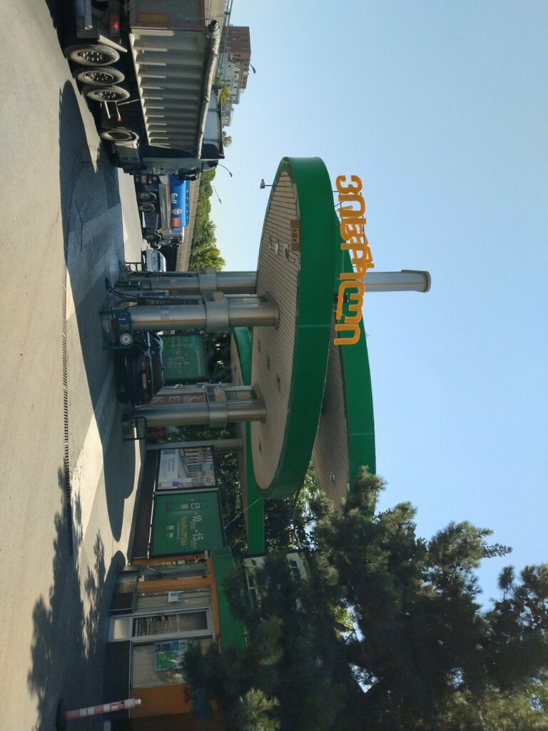 Benzin istasyonu Wissol, Tiflis, foto