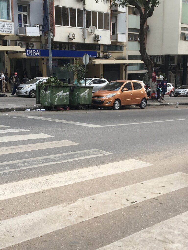 Banka Banco Angolano de Investimentos, Loanda, foto