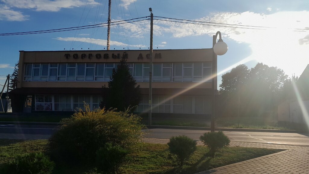 Büyük mağazalar Torgovy Dom Ltf Yantar Pinskogo Raypo, Brestskaya oblastı, foto