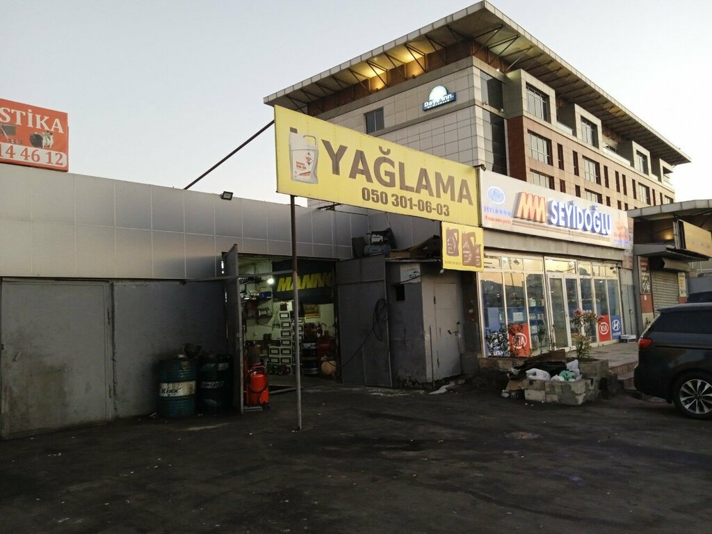 Express yağ değişim noktası Yağlama, Bakü, foto