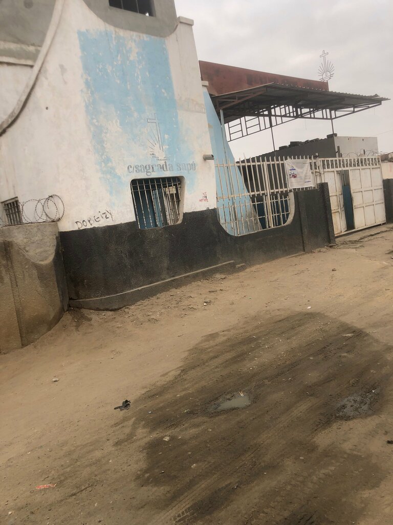 Protestan kilisesi Igreja Nova Apostólica Sagrada, Loanda, foto