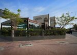 Fly World Travel (98, 12D Street, Jumeirah 1, Jumeirah, Dubai), kahve dükkanları  Dubai'den