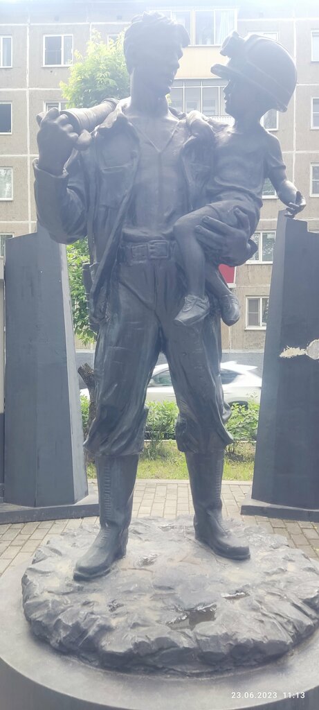 Anıt, heykel Памятник шахтерам, Mejdureçensk, foto