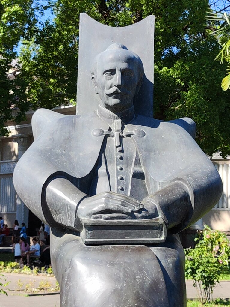 Park, sokak heykeli Д.И. Гулиа, Suhum, foto