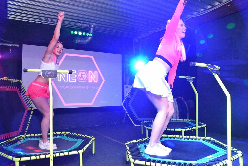 Fitness kulüpleri Jumping Neon, Novosibirsk, foto