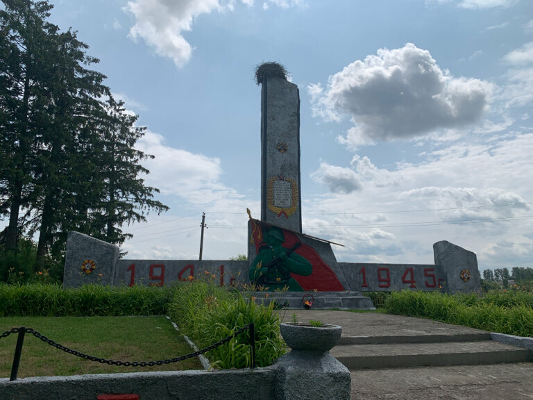 Anıt, heykel Братская могила, Mogiliovskaya oblastı, foto