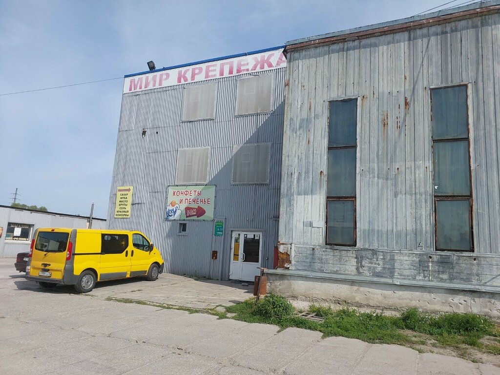 Montaj ekipmanları Mir krepezha, Kaliningrad, foto