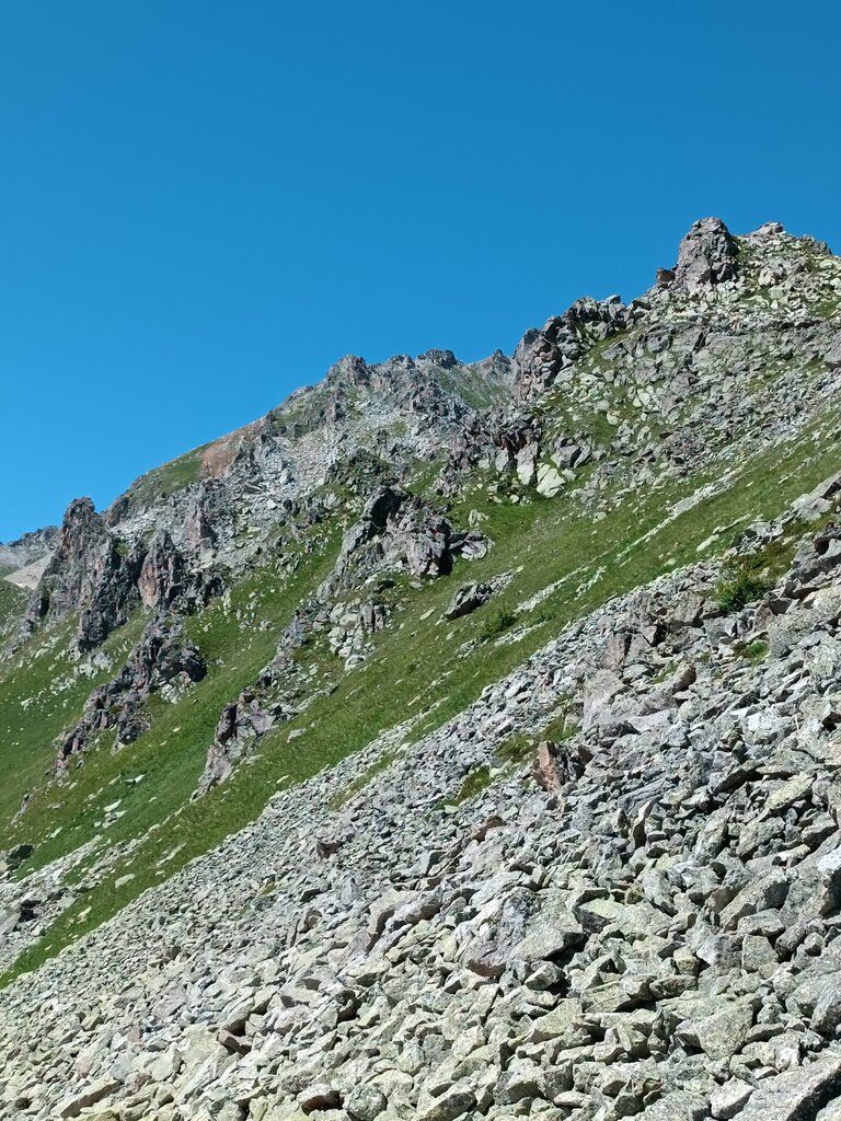 Dağ zirvesi Гора Семёнов-Баши 3602 метра, Karaçay‑Çerkez Cumhuriyeti, foto