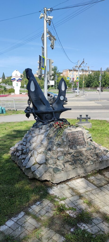 Park, sokak heykeli Монумент в виде якоря, Nijni Tagil, foto