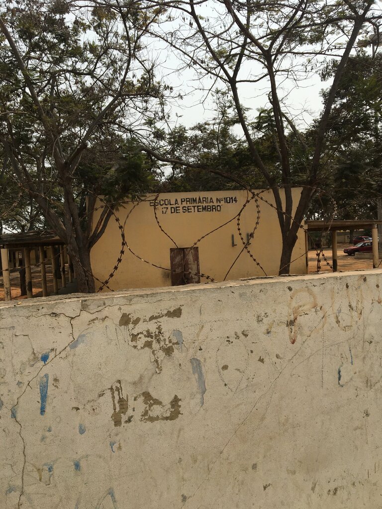 Ortaokul Escola Povo Em Luta, Loanda, foto
